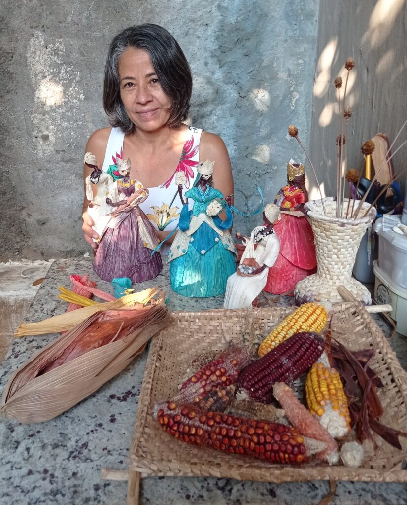 Mestra Alice Oliveira - Imaterial Artesanato Brasileiro