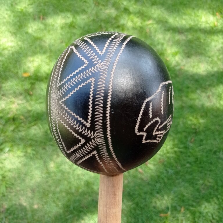 Maracá Indígenas Etnia Ticuna - Preto - Imaterial Artesanato Brasileiro